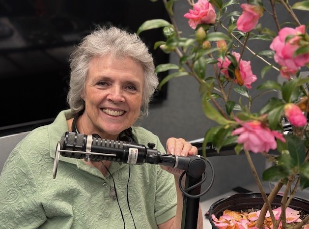 pic donna roach 3-15-25 mic flower shrub - Jo Garner